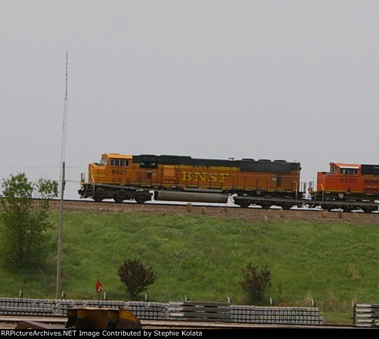 BNSF 8921